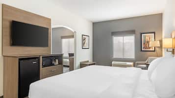 Suite, 1 cama king-size, acessível, não fumadores (with Single Sofabed) | 1 quarto, secretária, secretária adequada para computadores portáteis