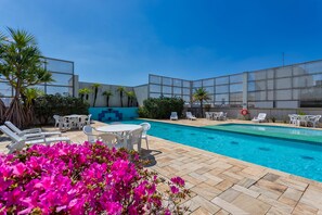 2 piscinas exteriores 