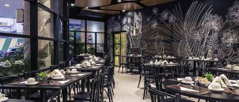 Pequenos-almoços, almoços e jantares servidos