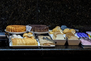 Café da manhã com buffet grátis
