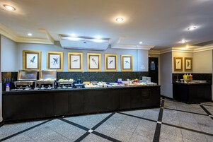 Pequeno-almoço tipo buffet incluído