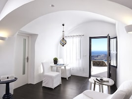 Superior Outdoor Jetted Tub Suite | Roupa de alta qualidade, cofre no quarto, cortinas/cortinados opacos