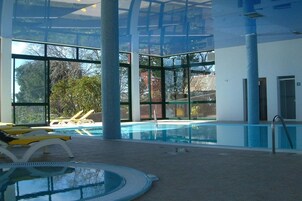 Piscina interior, piscina exterior 