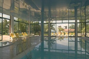 Piscina interior, piscina exterior 