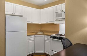 Estúdio Deluxe, várias camas, não fumadores | Cozinha privada | Um frigorífico, um micro-ondas, uma placa de cozinha 