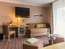 Quarto triplo | Roupas de cama antialérgicas, escrivaninha