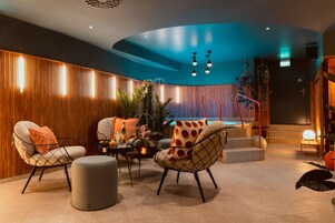 Sauna, banheira de hidromassagem 