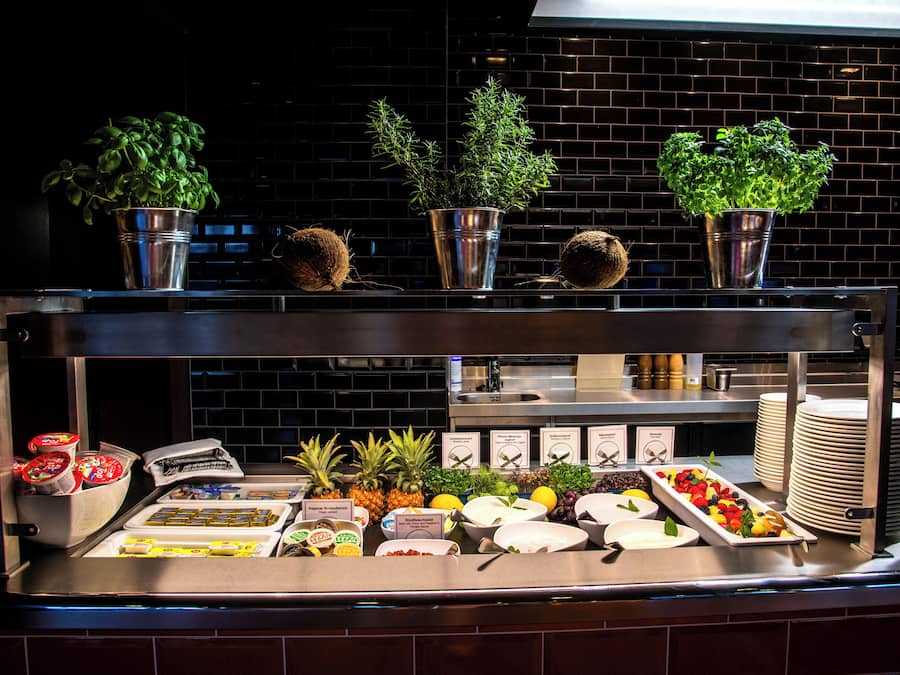 Café da manhã completo todos os dias (EUR 17.00 por pessoa)