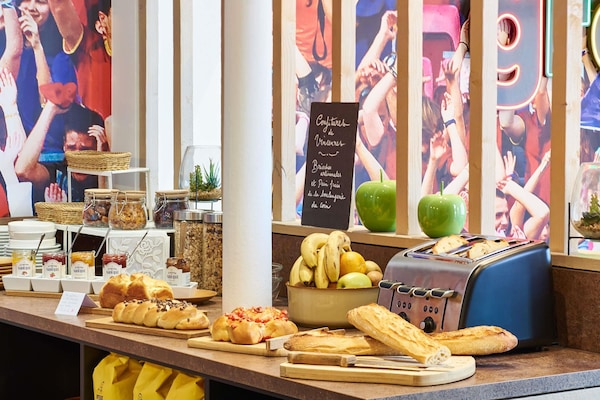 Café da manhã com buffet todos os dias (EUR 13.90 por pessoa)