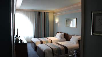 Quarto Twin Tradicional, 2 camas individuais (Tradition) | 1 quarto, minibar, cofre no quarto, com decoração personalizada