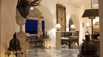2 bares/lounges, este bar no lobby do hotel