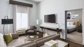 Suite, 1 quarto | Roupa de alta qualidade, cofre com capacidade para portátil, secretária