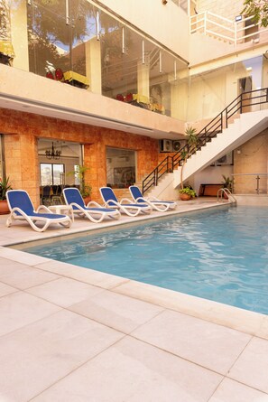 2 piscinas exteriores, espreguiçadeiras