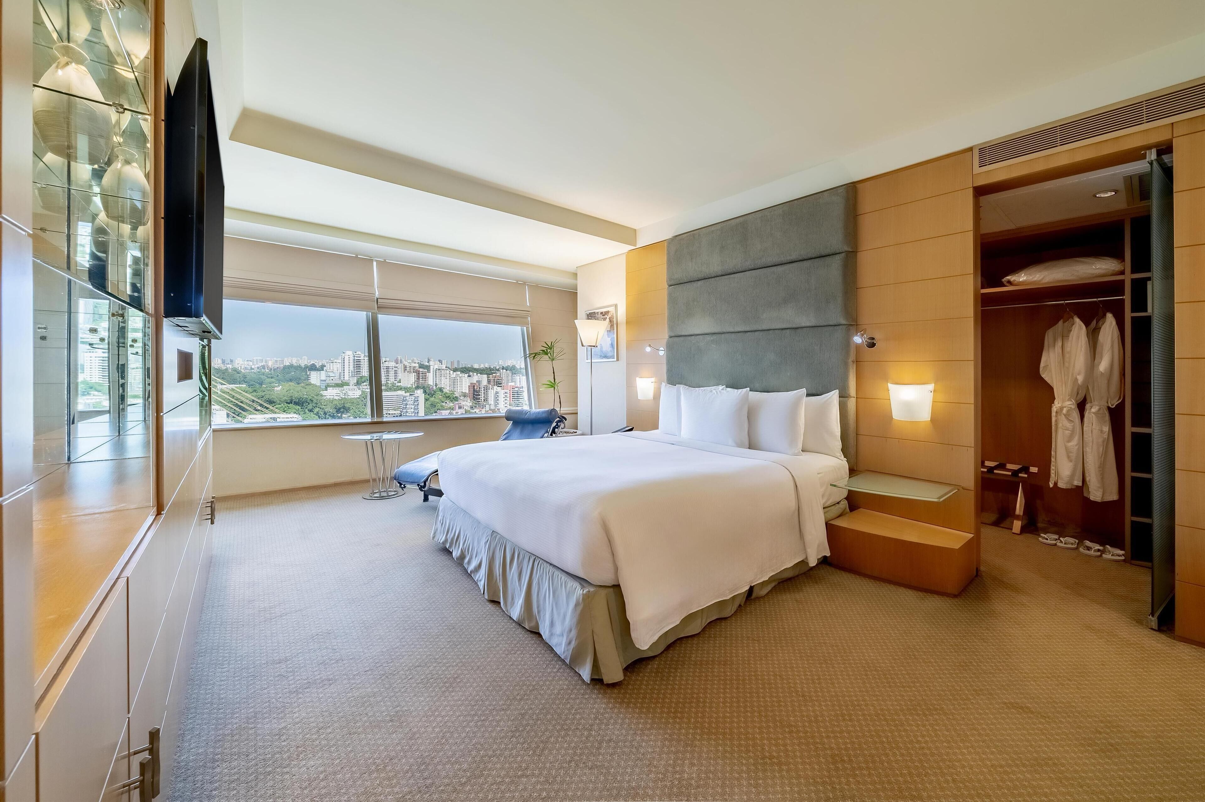 Suite, 1 quarto | 1 quarto, minibar, cofre com capacidade para portátil, secretária 