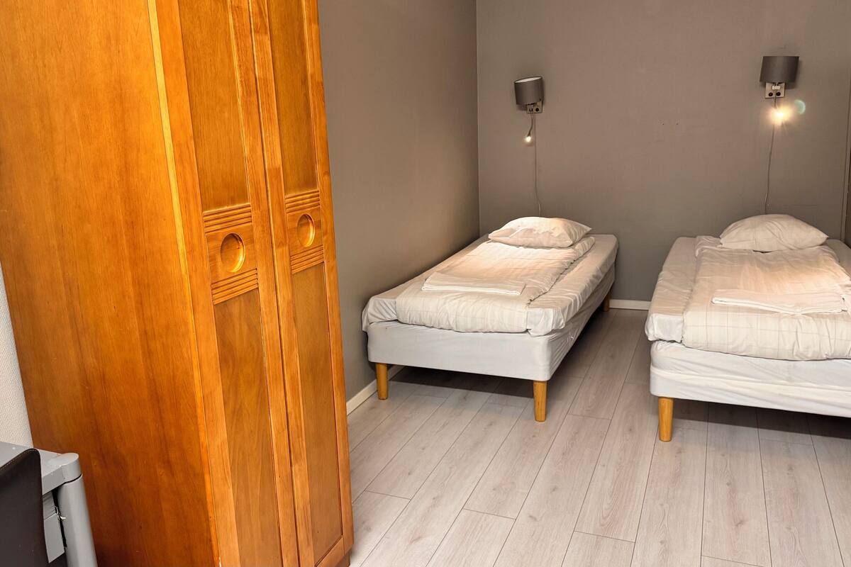 Double Room with Shared Bathroom - Annex | Secretária, ferro/tábua de engomar, Wi-fi grátis 