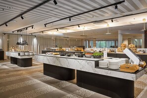 4 restaurantes, café da manhã, culinária europeia moderna