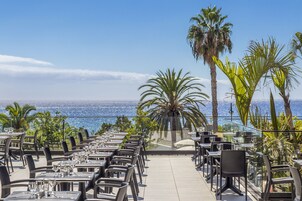 4 restaurantes, pequenos-almoços servidos, cozinha internacional 