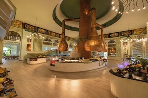 5 restaurantes: servem pequenos-almoços, almoços e jantares