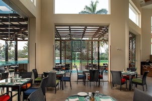 Pequeno-almoço tipo buffet diário mediante uma taxa