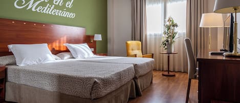 Quarto casal ou duplo | Frigobar, cofres nos quartos, escrivaninha, cortinas blackout