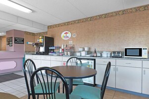 Café da manhã para viagem grátis todos os dias