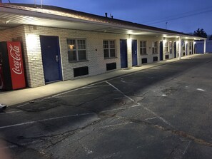 Fachada do alojamento (tarde/noite)