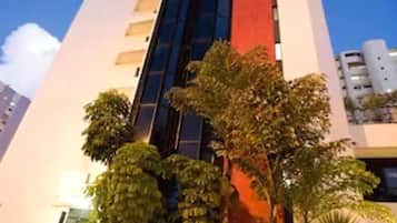 Fachada do alojamento (tarde/noite)