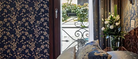 Quarto casal ou duplo standard | Edredons de pluma, frigobar, cofres nos quartos, quartos à prova de som