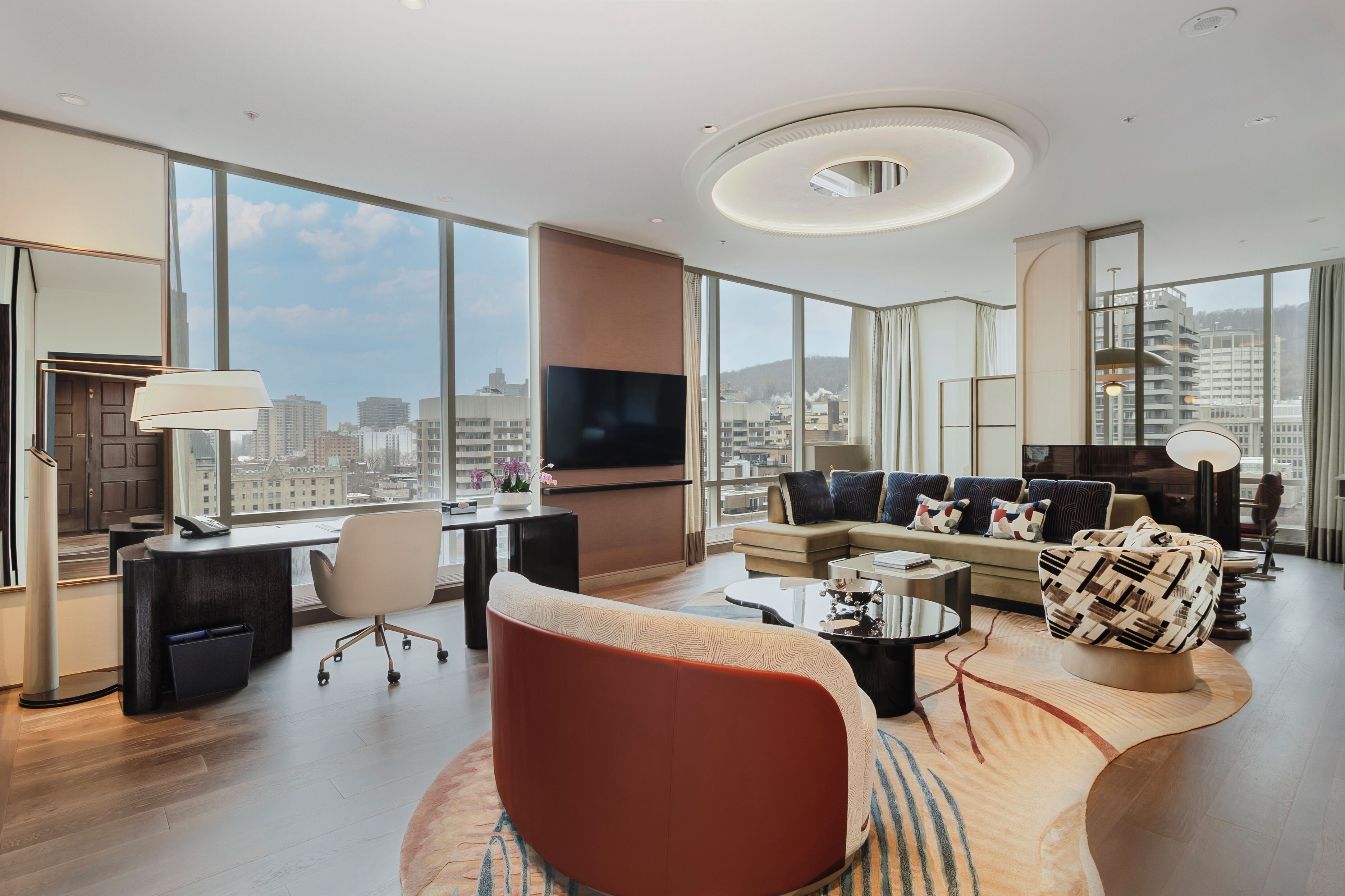 Suite Presidencial (Mount Royal View) | Roupa de alta qualidade, edredões de penas, camas de colchão pillowtop 