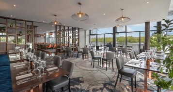 2 restaurantes, pequenos-almoços servidos 