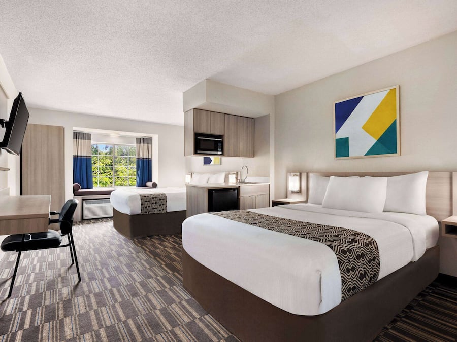 Suite-Estúdio, 2 camas queen-size, não fumadores | Cofre no quarto, secretária