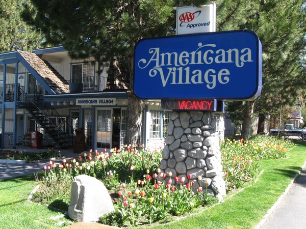 The Americana Village - Californie
