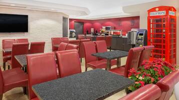 Pequeno-almoço tipo buffet diário mediante uma taxa