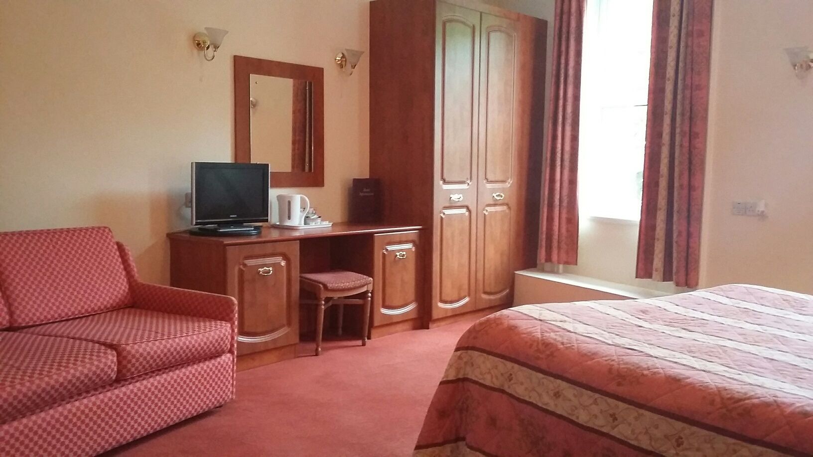 Borough Arms Hotel in Newcastle-Under-Lyme: Find Hotel Reviews, Rooms ...