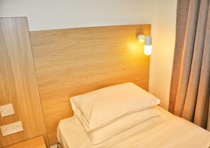 Ferro/tábua de engomar, Wi-fi grátis, roupa de cama fornecida 