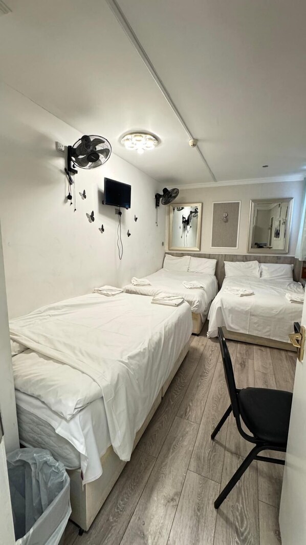 Quarto família, 1 quarto | Ferros/tábuas de passar roupa, Wi-Fi de cortesia, roupa de cama