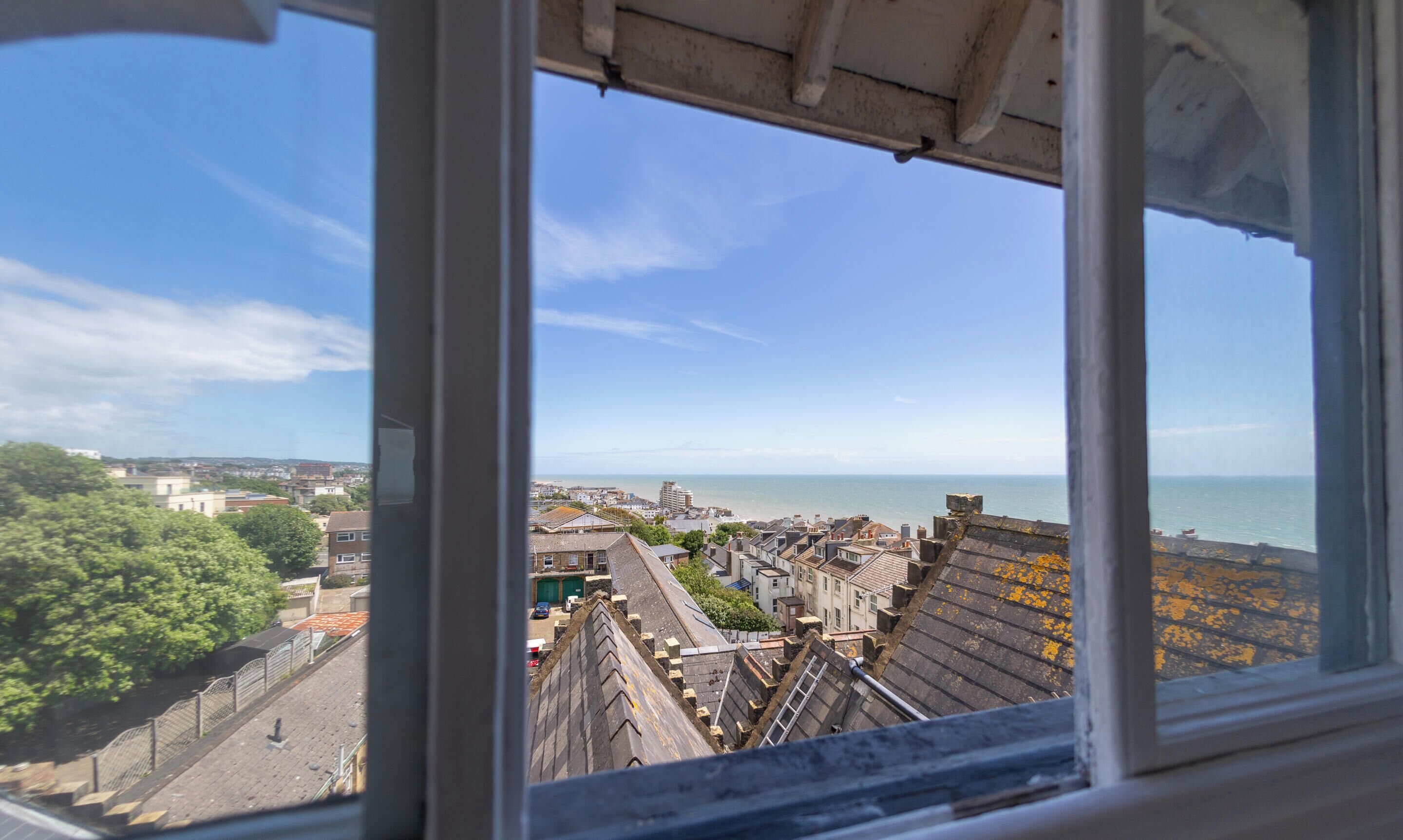 Quarto Clássico com Cama de Casal, casa de banho anexa, vista para o mar | Vista do alojamento