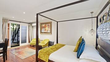 Suite Júnior (lower ground floor) | Lençóis de algodão egípcio, roupa hipoalergénica, cofre no quarto