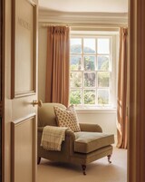 Quarto casal superior | Roupas de cama premium, escrivaninha, ferros/tábuas de passar roupa