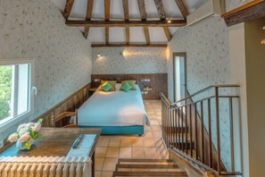 Quarto Clássico com Cama de Casal | Roupa de alta qualidade, com decoração personalizada 