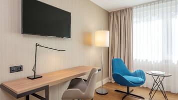 Quarto Triplo Familiar | Roupa de alta qualidade, camas de colchão pillowtop, minibar