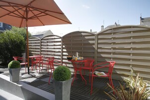 Quarto conforto, 1 cama de casal, vista para o pátio | Vista do quarto