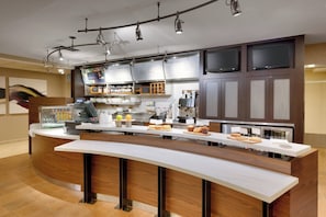 Café da manhã e jantar