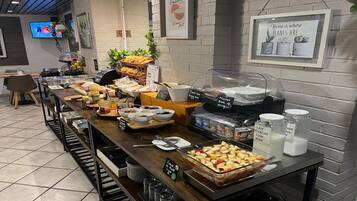 Pequeno-almoço tipo buffet diário (13.9 EUR por pessoa)