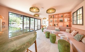 Bar junto à piscina