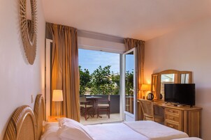 Quarto casal ou duplo, sacada, vista para a piscina (1st Floor) | Cofres nos quartos, quartos à prova de som, berços (sobretaxa)