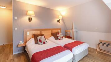 Quarto Duplo ou Twin Standard | Cortinas/cortinados opacos, ferro/tábua de engomar, Wi-fi grátis