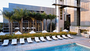 Piscina interior, piscina exterior