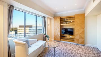 Suíte luxo, para não fumantes (Under 5 can share bed free per adult) | 1 quarto, edredons de pluma, cofres nos quartos, escrivaninha
