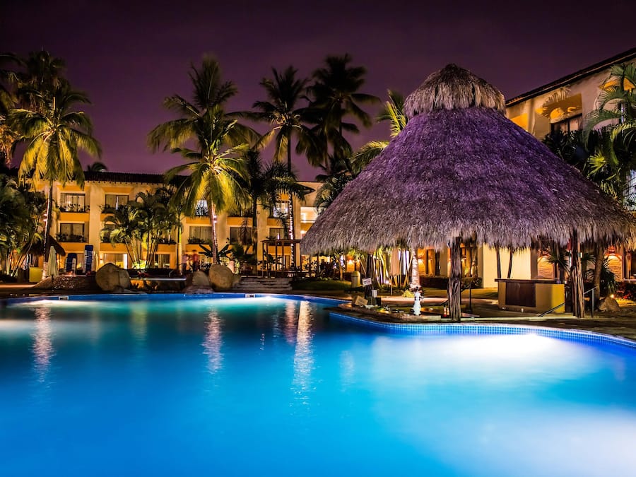 2 piscinas externas, guarda-sóis, espreguiçadeiras